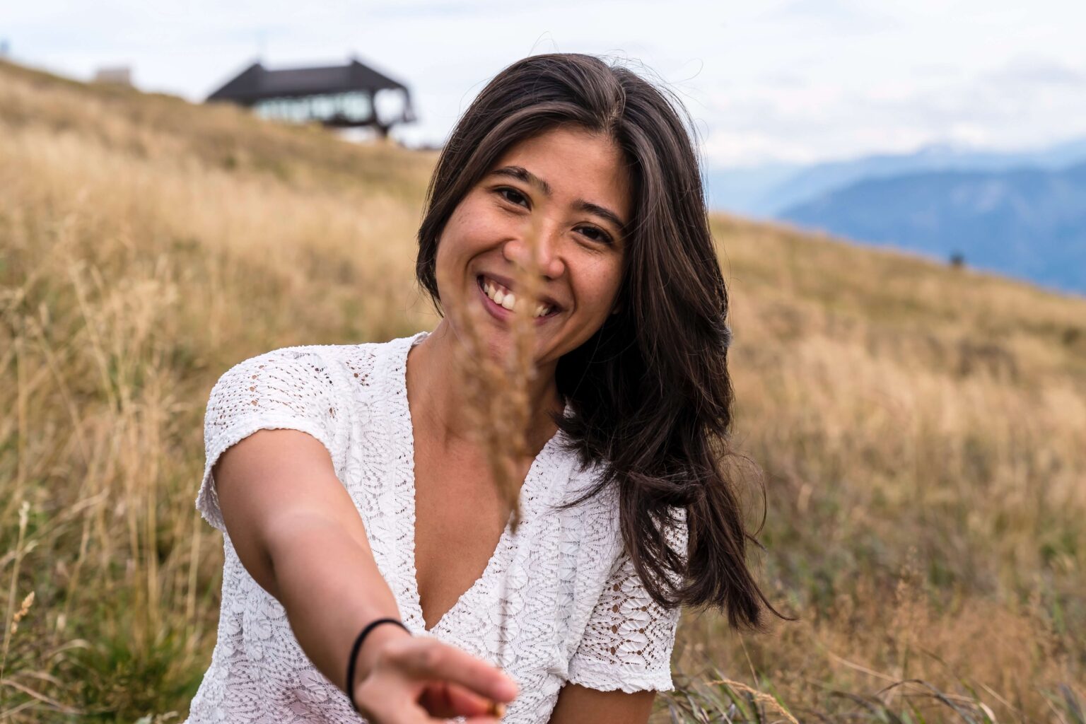 30 Signs She Is a Keeper - Love Catalogue